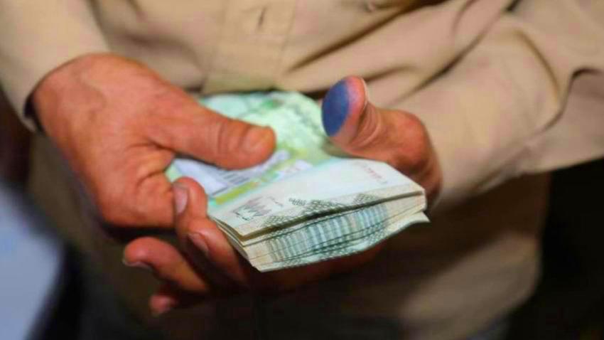 أمن شبوة يضبط عصابة تقوم بتزوير وطباعة العملة الوطنية